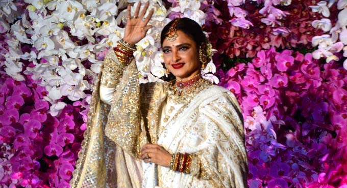 Rekha turns 66: Bollywood, fans wish the diva-Telangana Today Rekha turns 66: Bollywood, fans wish the diva-Telangana Today