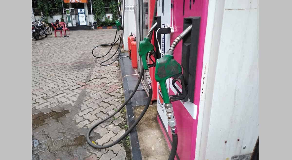 OMCs keep diesel, petrol prices unchanged on Sunday-Telangana Today OMCs keep diesel, petrol prices unchanged on Sunday-Telangana Today