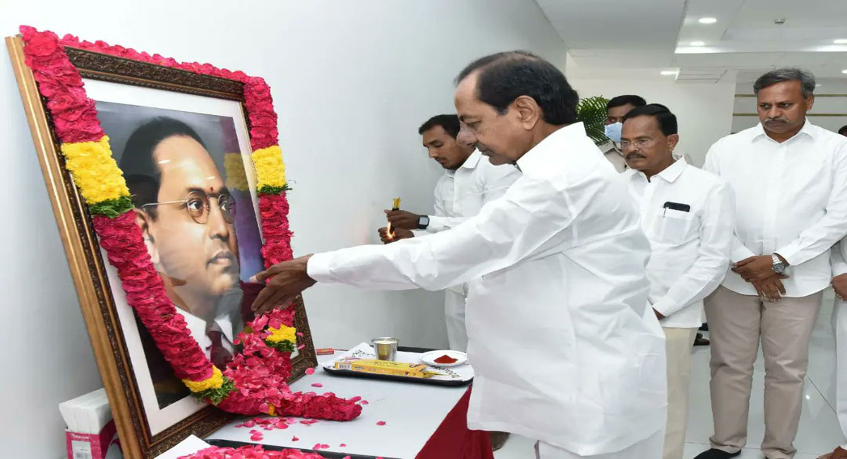 CM KCR pays tributes to Dr BR Ambedkar-Telangana Today CM KCR pays tributes to Dr BR Ambedkar-Telangana Today