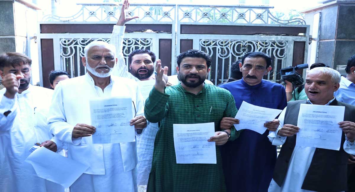 Several senior Congress leaders in Jammu and Kashmir resign after Azad ... Several senior Congress leaders in Jammu and Kashmir resign after Azad ...
