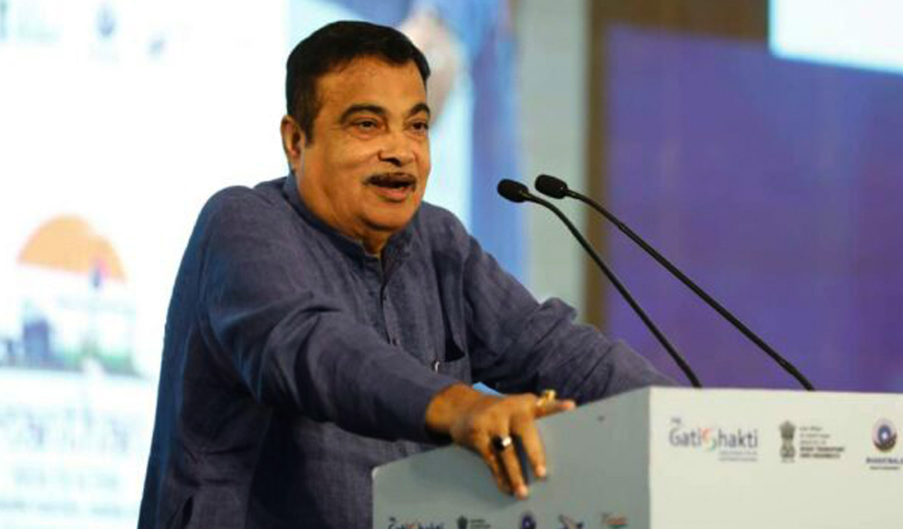 Union Minister Nitin Gadkari inspects control room of Delhi-Mumbai ... Union Minister Nitin Gadkari inspects control room of Delhi-Mumbai ...