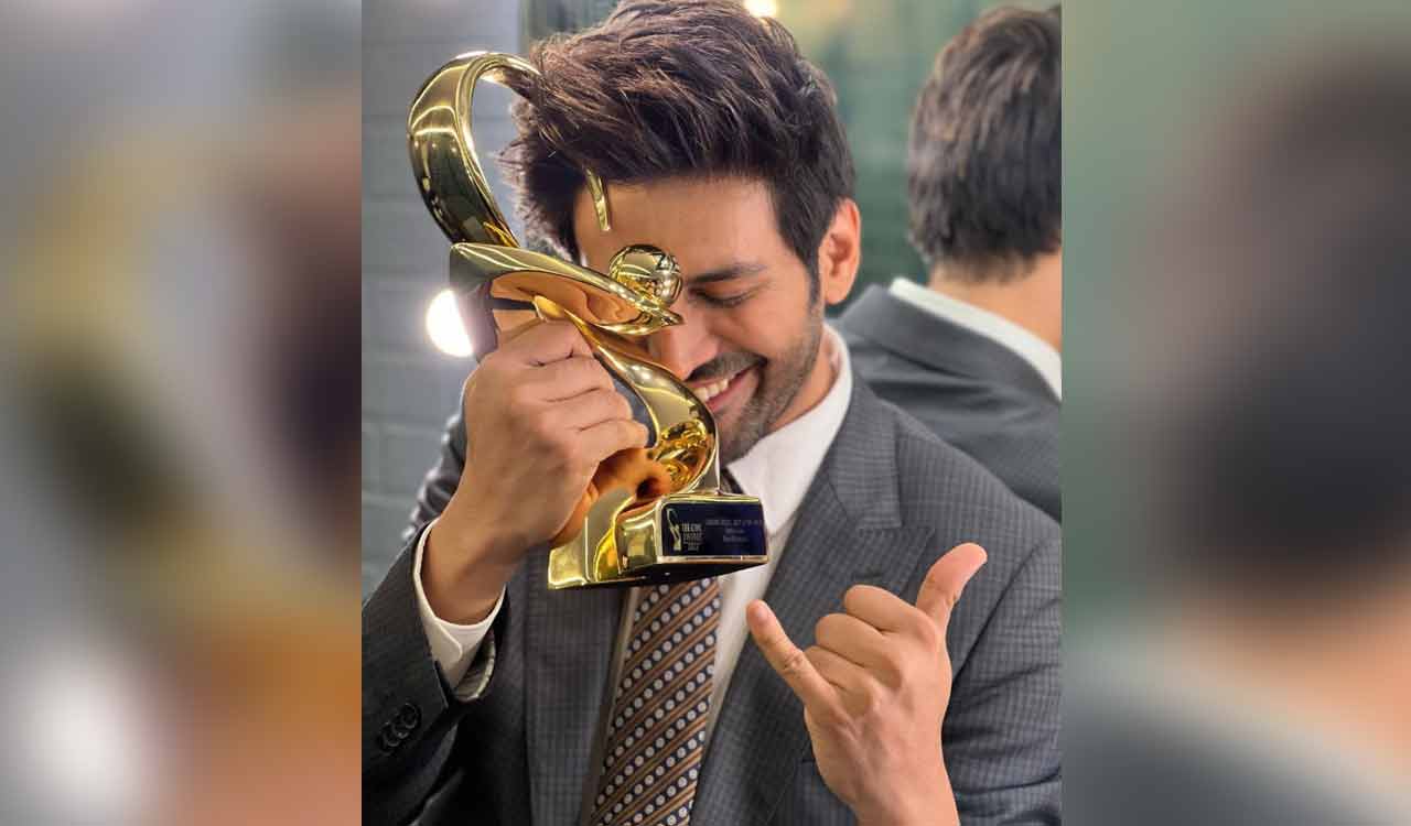 Kartik Aaryan expresses gratitude after receiving Best Actor Award ... Kartik Aaryan expresses gratitude after receiving Best Actor Award ...