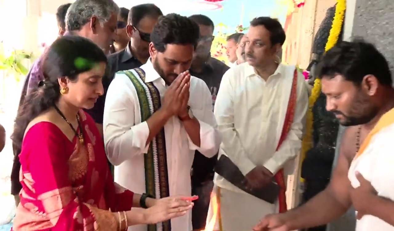 Andhra CM Jagan Mohan Reddy celebrates Ugadi in traditional style ... Andhra CM Jagan Mohan Reddy celebrates Ugadi in traditional style ...