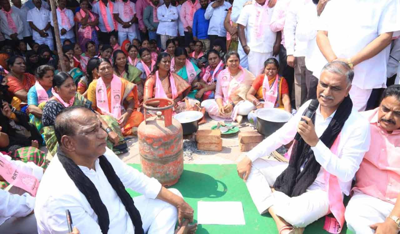 BRS launches Statewide protest against LPG price hike-Telangana Today BRS launches Statewide protest against LPG price hike-Telangana Today
