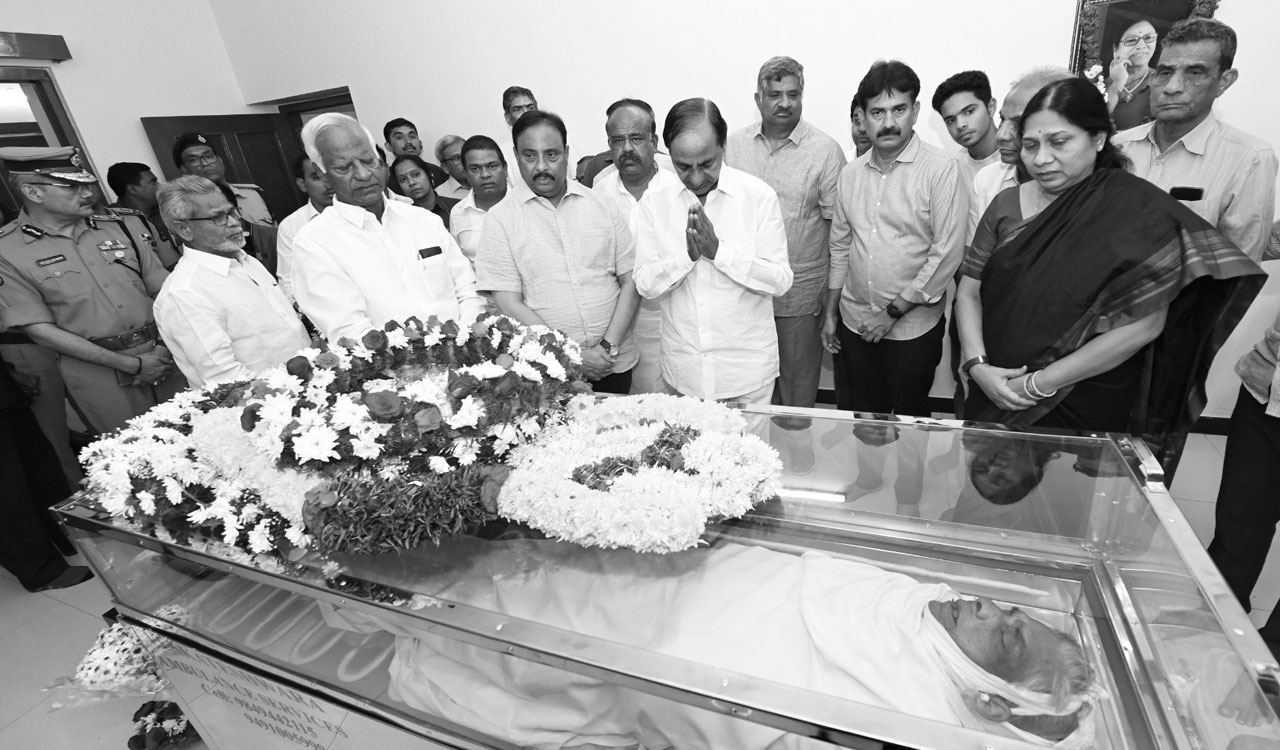 CM KCR pays floral tributes to former Minister K Vijaya Rama Rao ... CM KCR pays floral tributes to former Minister K Vijaya Rama Rao ...