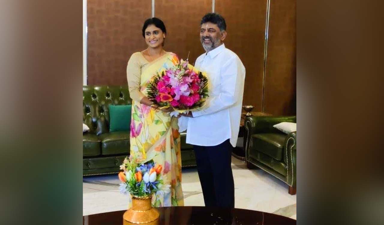 YS Sharmila meets Karnataka Deputy CM DK Shivakumar-Telangana Today YS Sharmila meets Karnataka Deputy CM DK Shivakumar-Telangana Today
