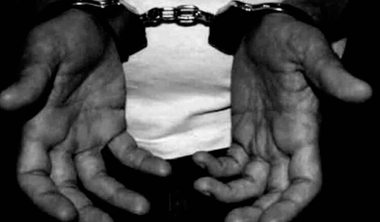 Maharashtra Man Arrested For Entering Car Into Cm Shindes Convoy