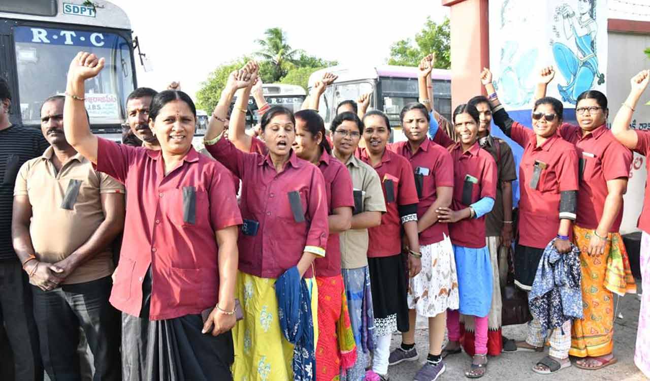 TSRTC employees protest intensifies, Governor calls for talks, claims ...