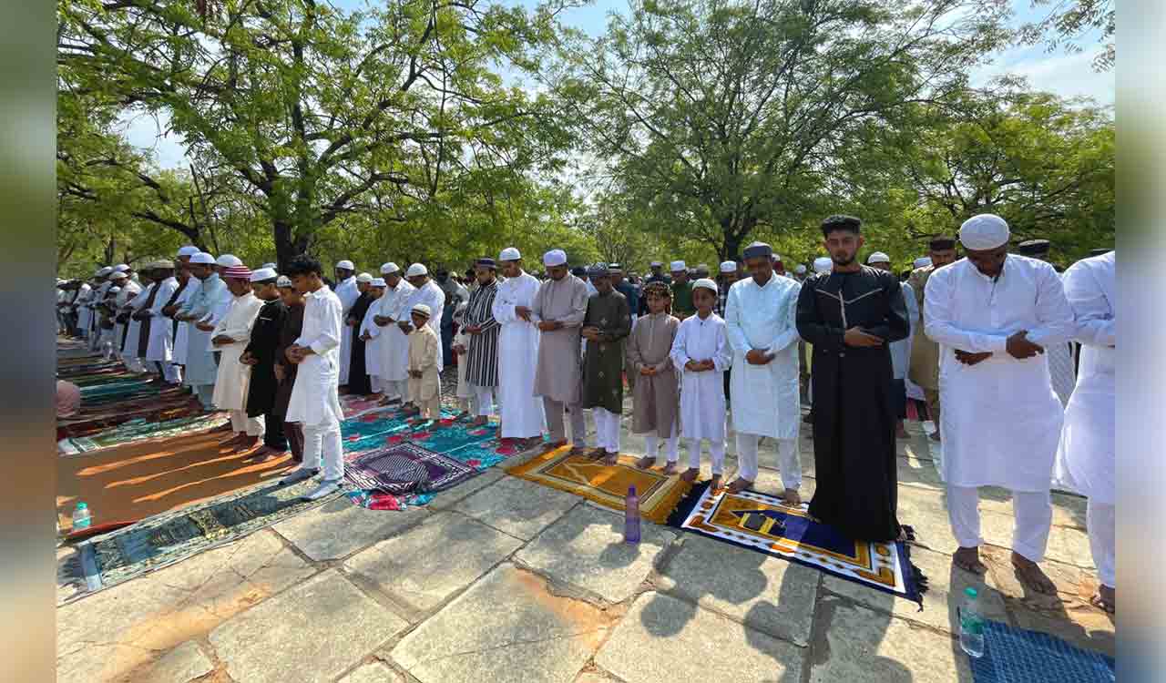 Muslims across Telangana celebrate Eid ul Fitr - Telangana Today Muslims across Telangana celebrate Eid ul Fitr - Telangana Today