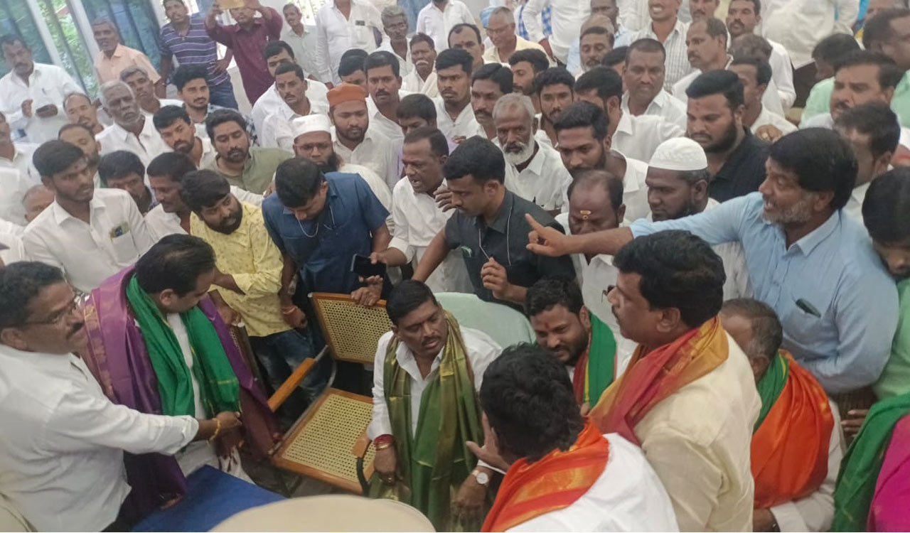 Congress Leaders Protest As Official Gives Priority To Former Brs