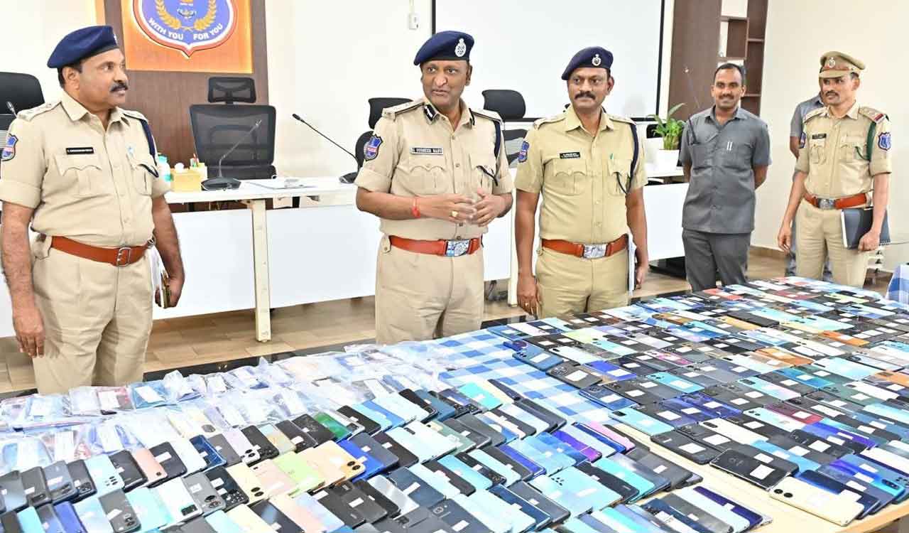 Rachakonda Police recover lost, stolen mobile phones worth Rs 3 crore ... Rachakonda Police recover lost, stolen mobile phones worth Rs 3 crore ...