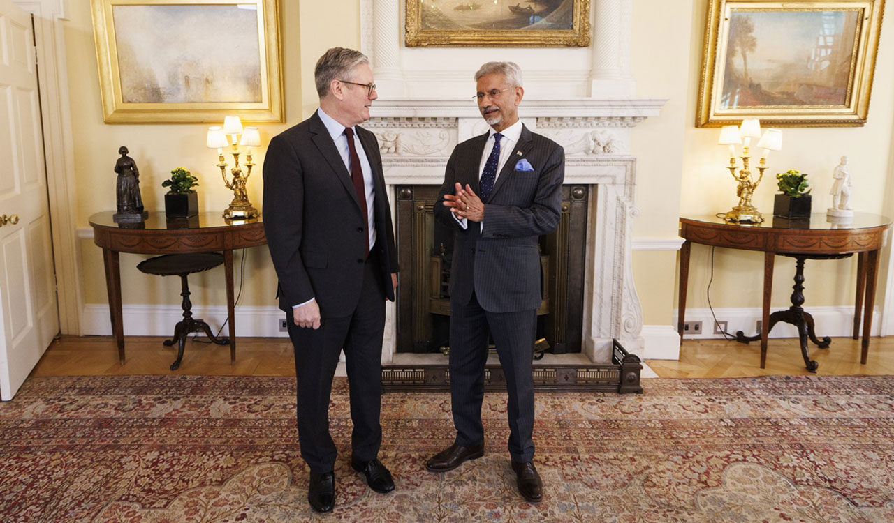 EAM Jaishankar holds bilateral talks with UK PM Keir Starmer in London - Telangana Today